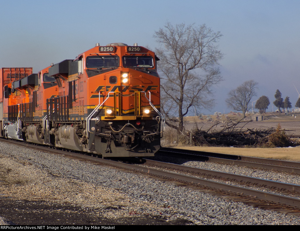 BNSF 8250
